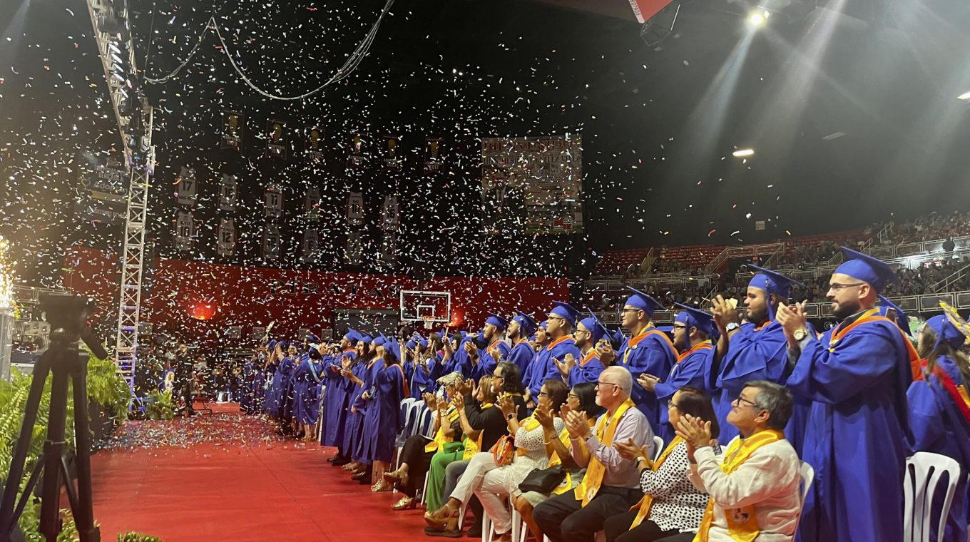 UPR Aguadilla celebra su cincuentenaria graduación – Universidad de ...